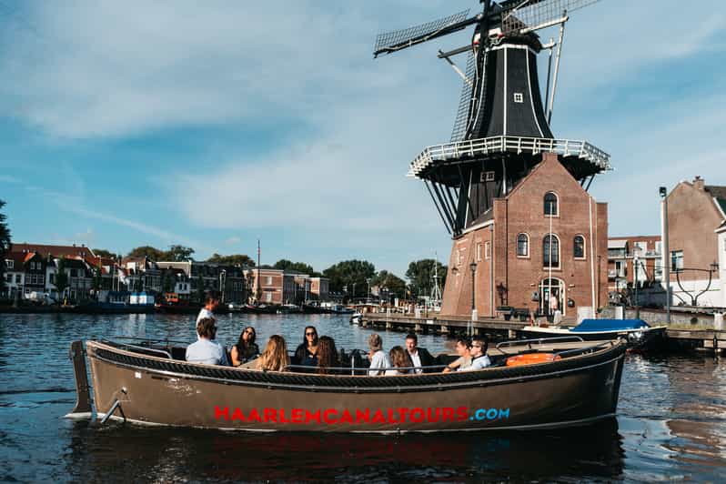 Haarlem: rondvaart door de open grachten in de historische binnenstad ...