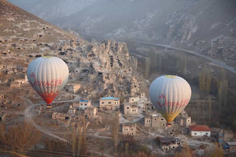 Kappadokien: Soganli Tal Heißluftballon Tour bei Sonnenaufgang ...