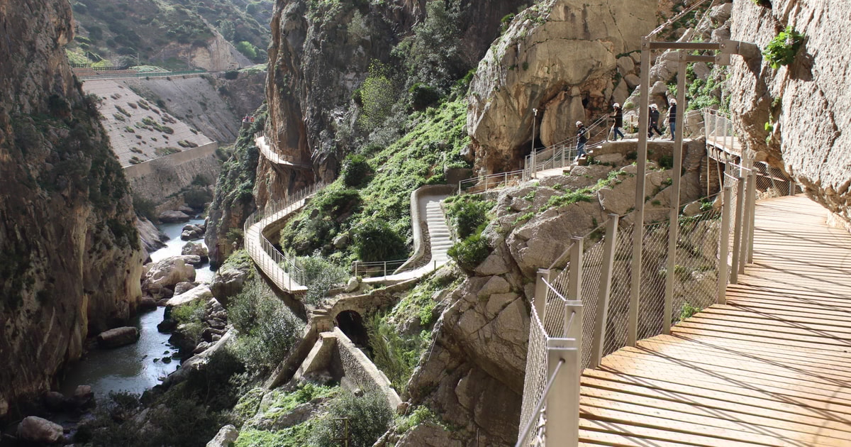 Fra Malaga: Caminito del Rey og svømmetur i søen | GetYourGuide