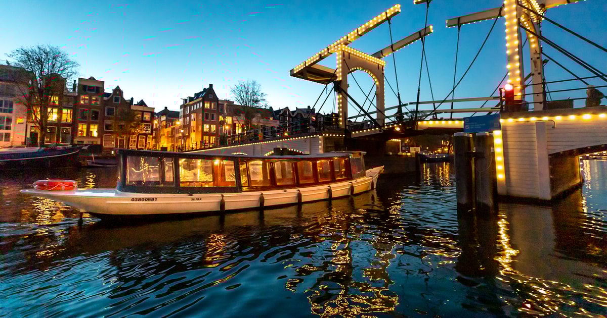 Amsterdam - kväll Guidad kryssning på kvällen med (öppen) bar ombord | GetYourGuide