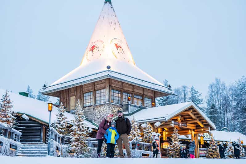 Rovaniemi: Privates Profi-Fotoshooting im Weihnachtsmanndorf | GetYourGuide