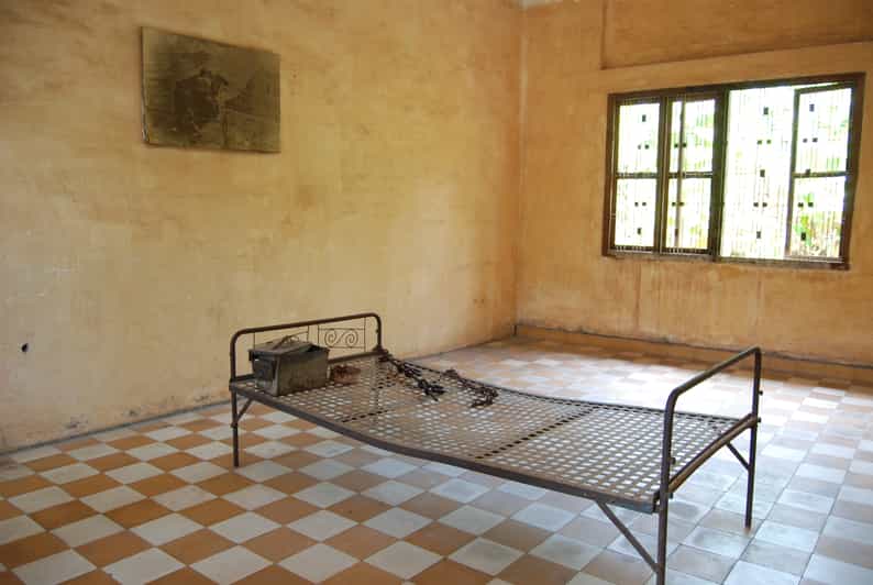 Phnom Penh: Tour of Tuol Sleng Prison and Choeng Ek Memorial | GetYourGuide