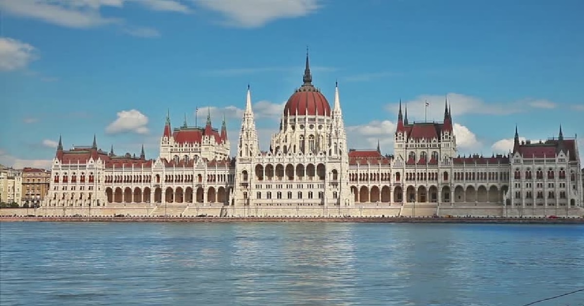 From Vienna: Private Day Tour of Budapest inc. Local Guide | GetYourGuide