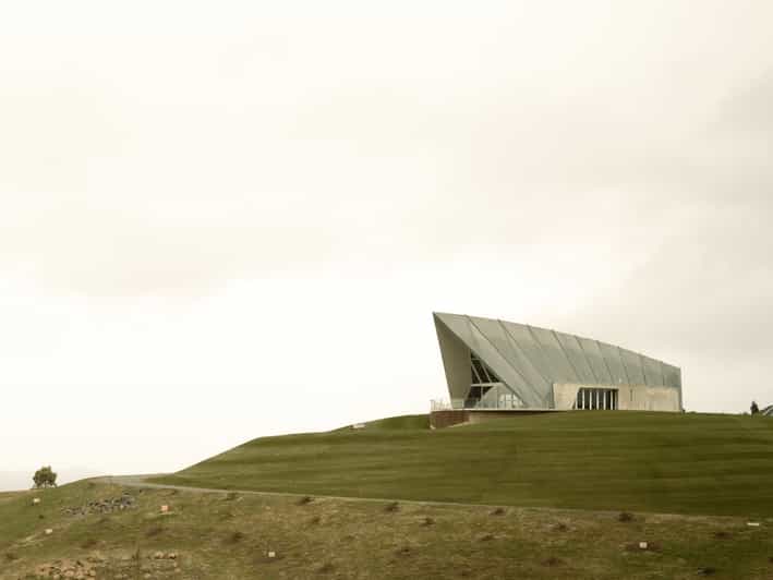 Canberra: City Highlights Day Tour with Entrance Fees | GetYourGuide