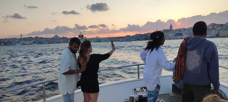 Istanbul: Bosphorus Sunset Cruise with Live Guide and Drinks | GetYourGuide