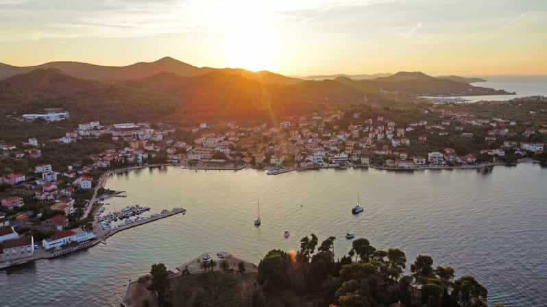 Zadar: Excursión en lancha rápida a Ugljan, Osljak y Galevac | GetYourGuide