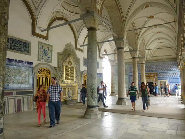 Istanbul Walking Tour: Mosques, Palace, Cistern with Lunch | GetYourGuide