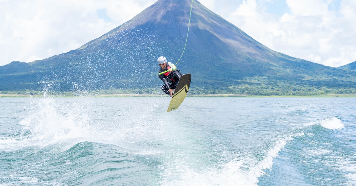 El Castillo'dan: Arenal Gölü'nde Wakeboard Gezisi | GetYourGuide