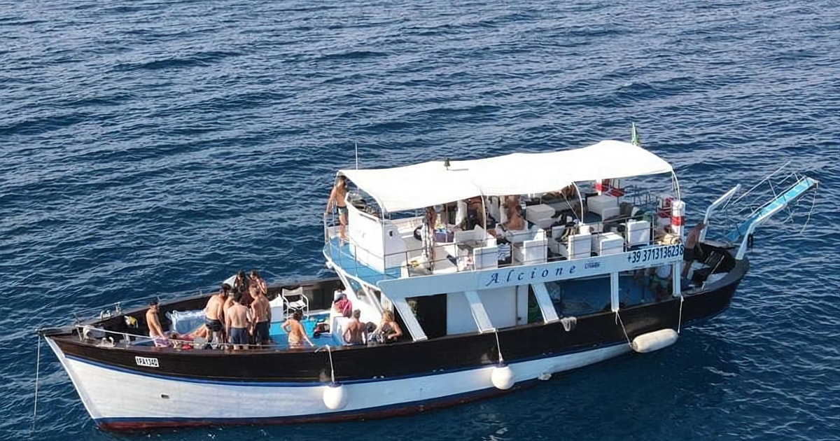 Ischia : tour en bateau avec déjeuner napolitain et plongée en apnée ...