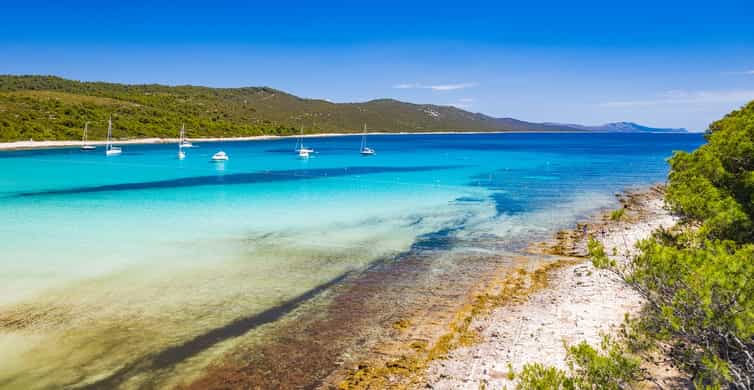 Von Zadar aus: Ganztagesausflug zum Saharun Strand mit dem Privatboot ...