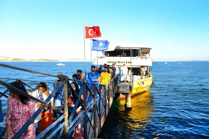 Istanbul: Bosphorus Cruise w/Audio Guide and Sunset Option | GetYourGuide