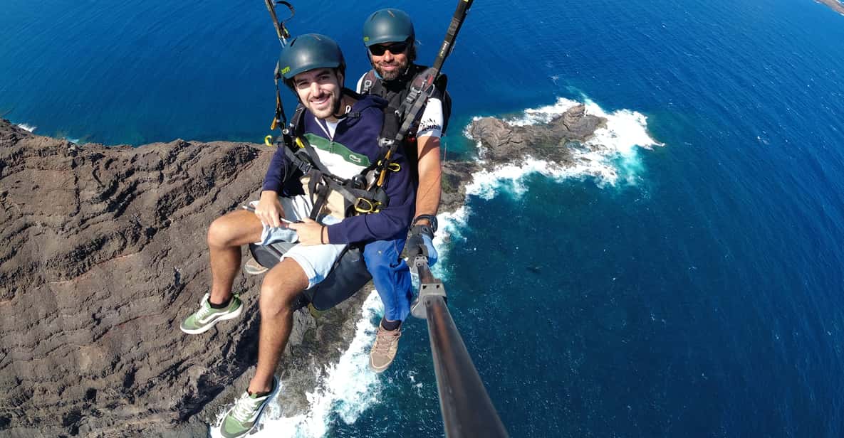 Lanzarote: Tandem-Gleitschirmflug über Lanzarote | GetYourGuide