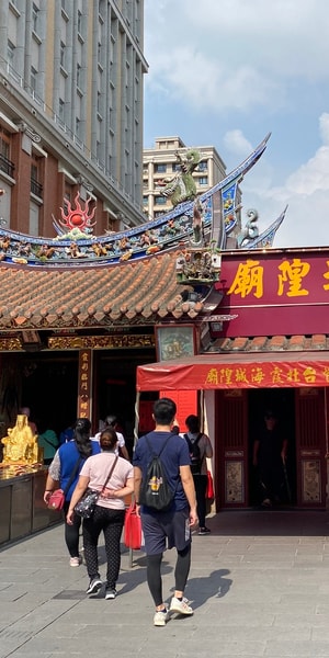 Taipei: Classic Landmarks Day Tour | GetYourGuide