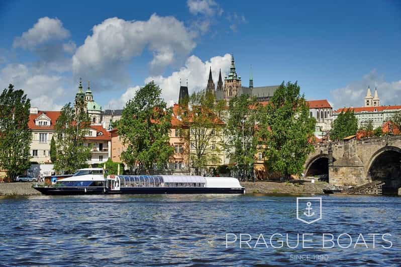 Prag: Hop-On Hop-Off Otobüs Turu ve Nehir Gezisi | GetYourGuide