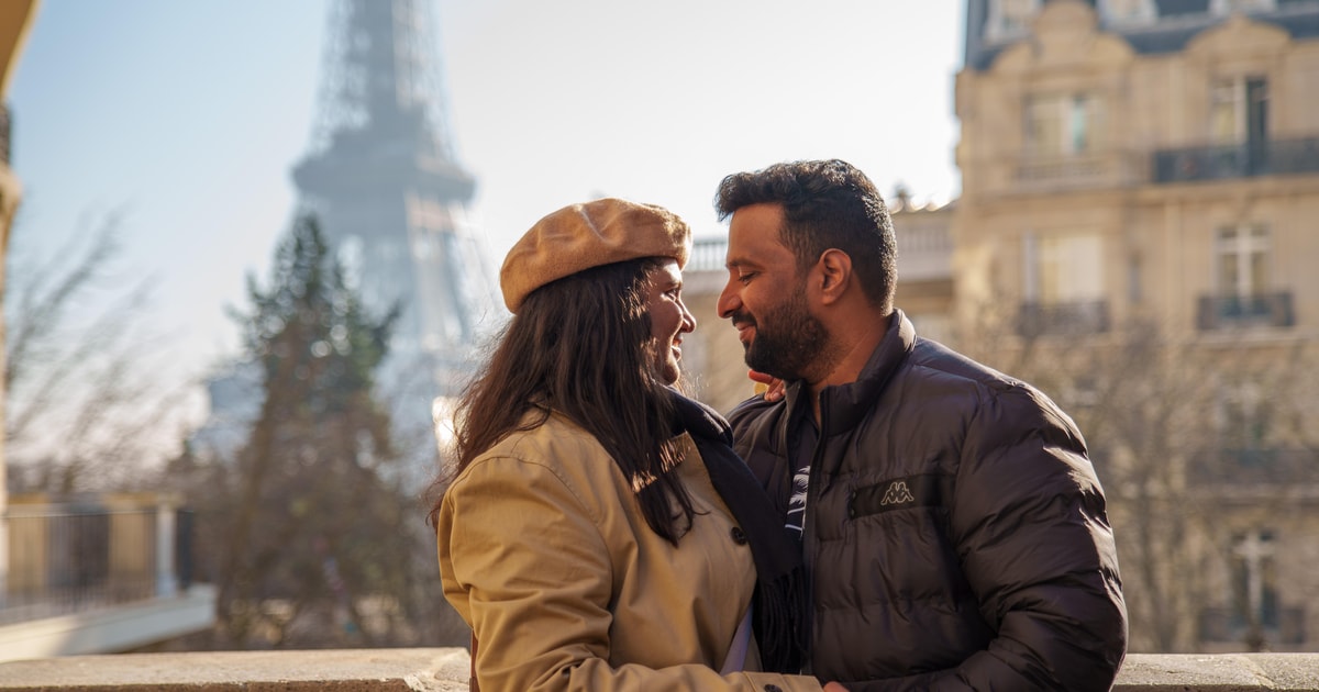 Paris: Eiffel Tower Photoshoot with a Professional | GetYourGuide