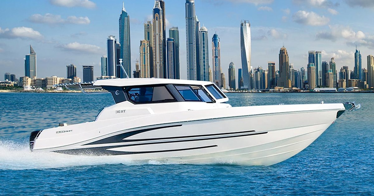 Dubai: Faça um cruzeiro em Dubai em um iate particular | GetYourGuide