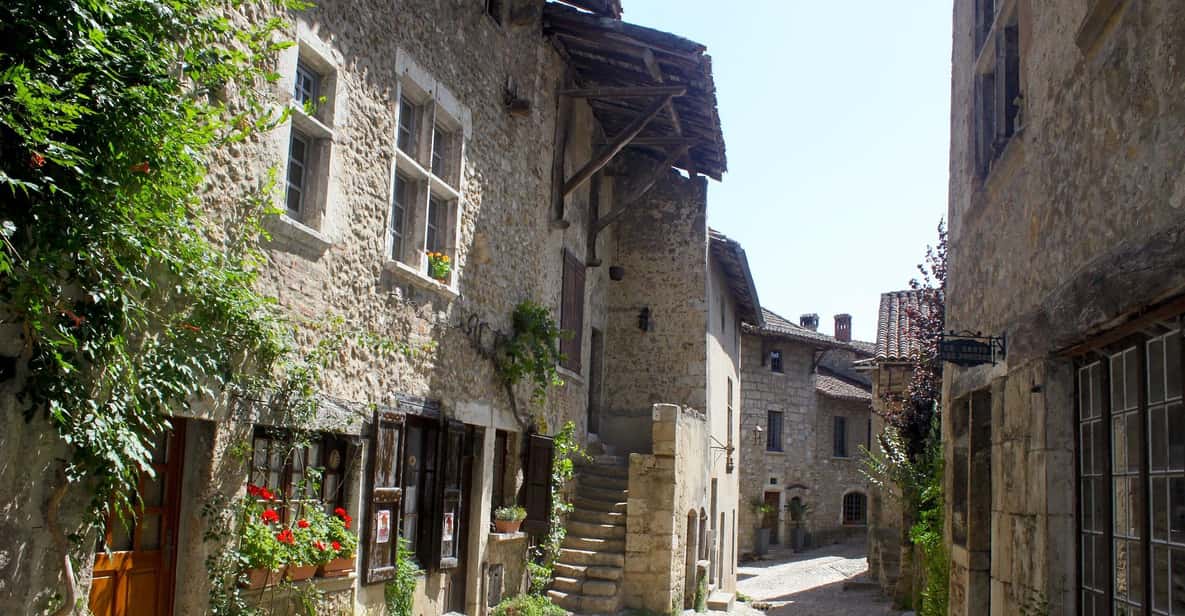 Pérouges: Tour privato guidato del villaggio medievale | GetYourGuide