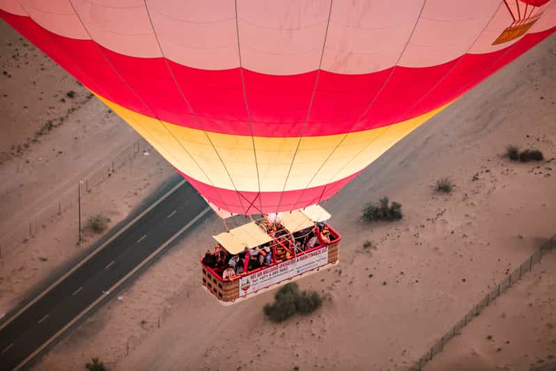 Dubai: Plimbare cu balonul cu aer cald cu plimbare cu cămila și ...
