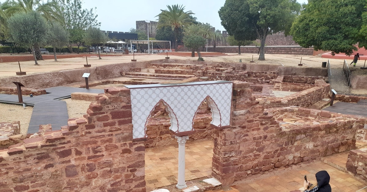 Privétour op maat naar het kasteel van Silves en Monchique | GetYourGuide