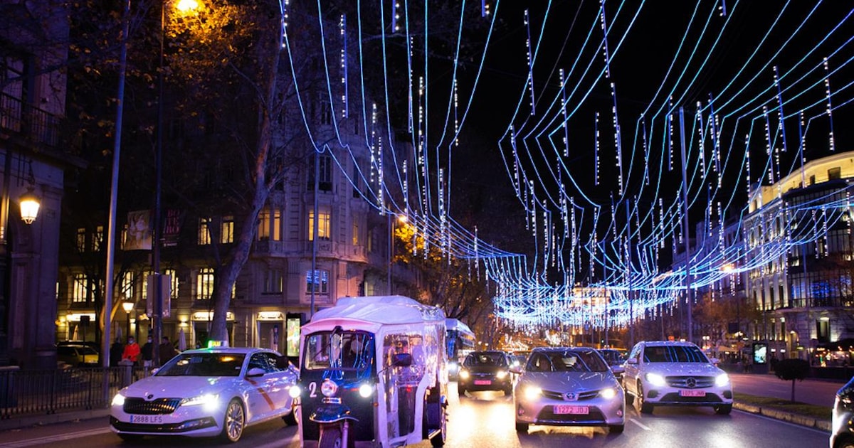 Madrid: Tour privado de las luces de Navidad en Eco Tuk-Tuk | GetYourGuide