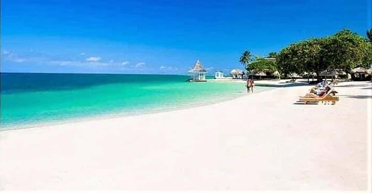 モンテゴ ベイ：ネグリル セブン マイルズ ビーチ & ブービー ケイ ボート ツアー | GetYourGuide