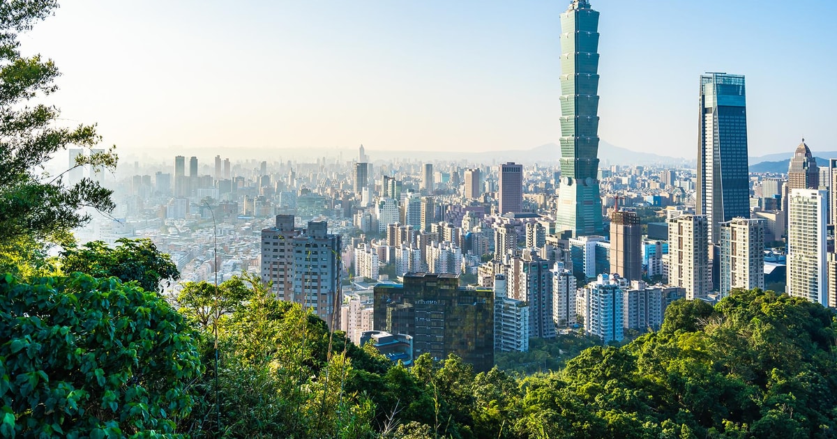 Taipei: Classic Landmarks Day Tour | GetYourGuide