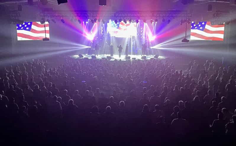 Branson: The Famous Baldknobbers show | GetYourGuide