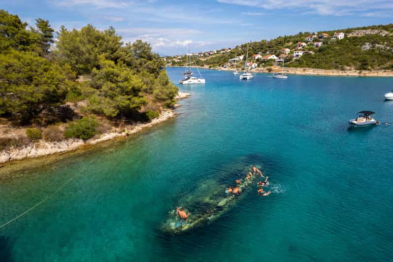 Split: Blue Lagoon, Shipwreck, & Šolta with Lunch & Drinks | GetYourGuide