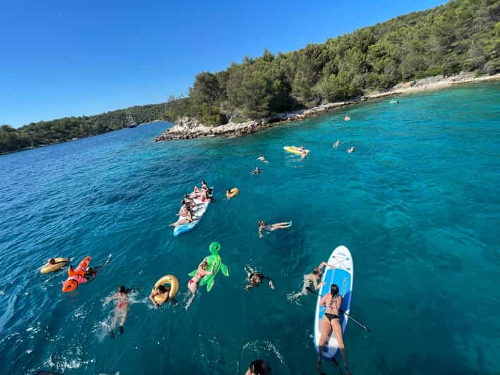 Split: Blue Lagoon, scheepswrak en Solta, inclusief lunch | GetYourGuide