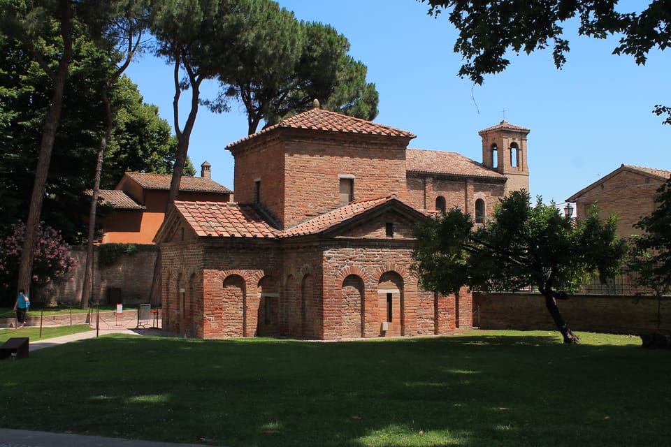 Ravenna: Dante Alighieri's Lifetime & Landmarks Walking Tour | GetYourGuide