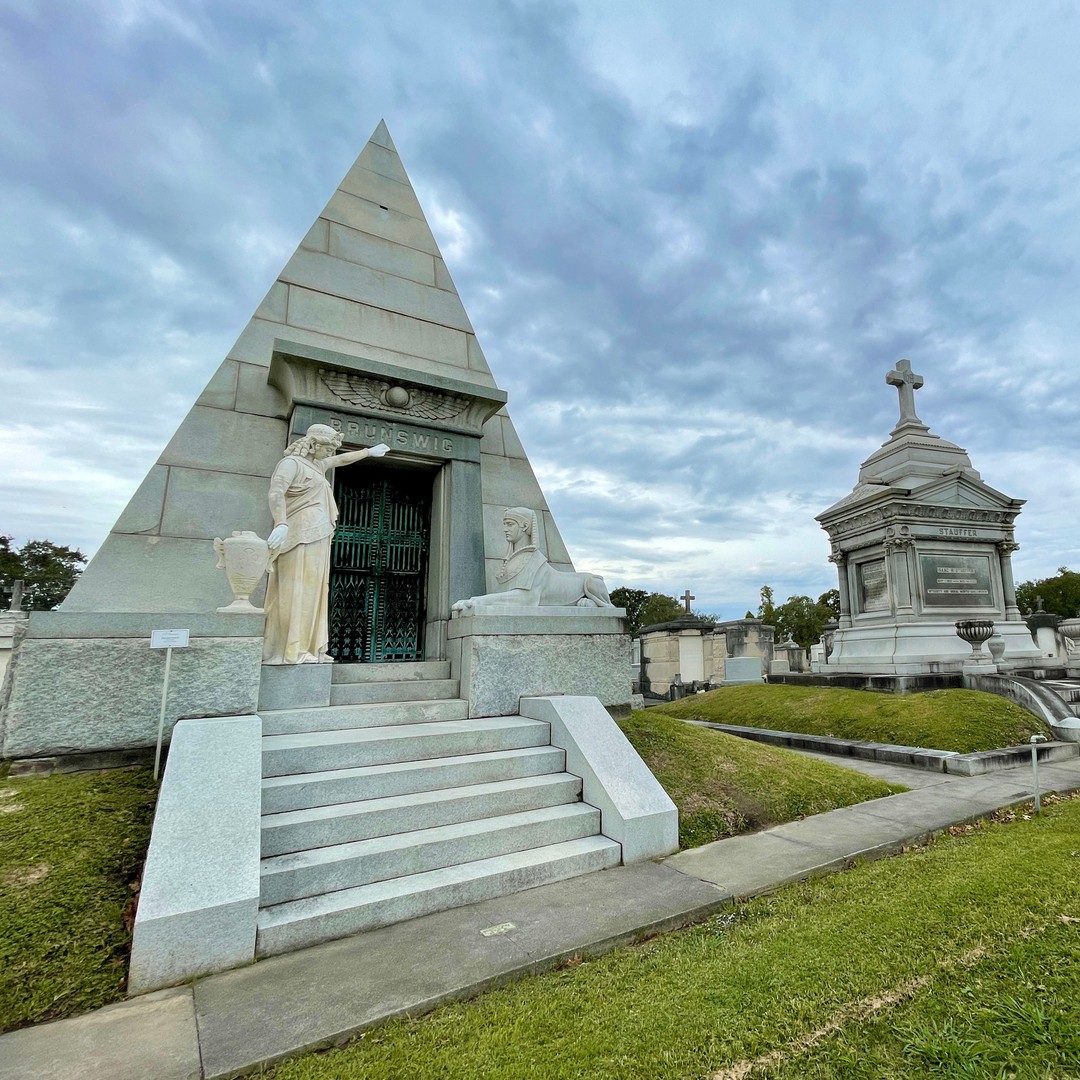 New Orleans: Millionaire’s Tombs of Metairie Cemetery Tour | GetYourGuide