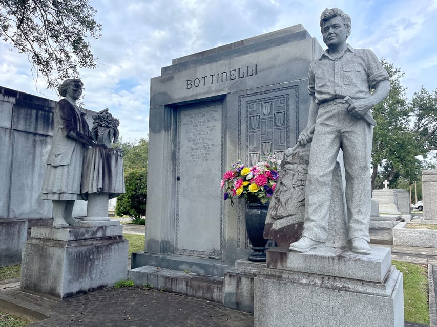 New Orleans: Metairie Cemetery Tour: Millionaire's Tombs of Metairie Cemetery Tour | GetYourGuide