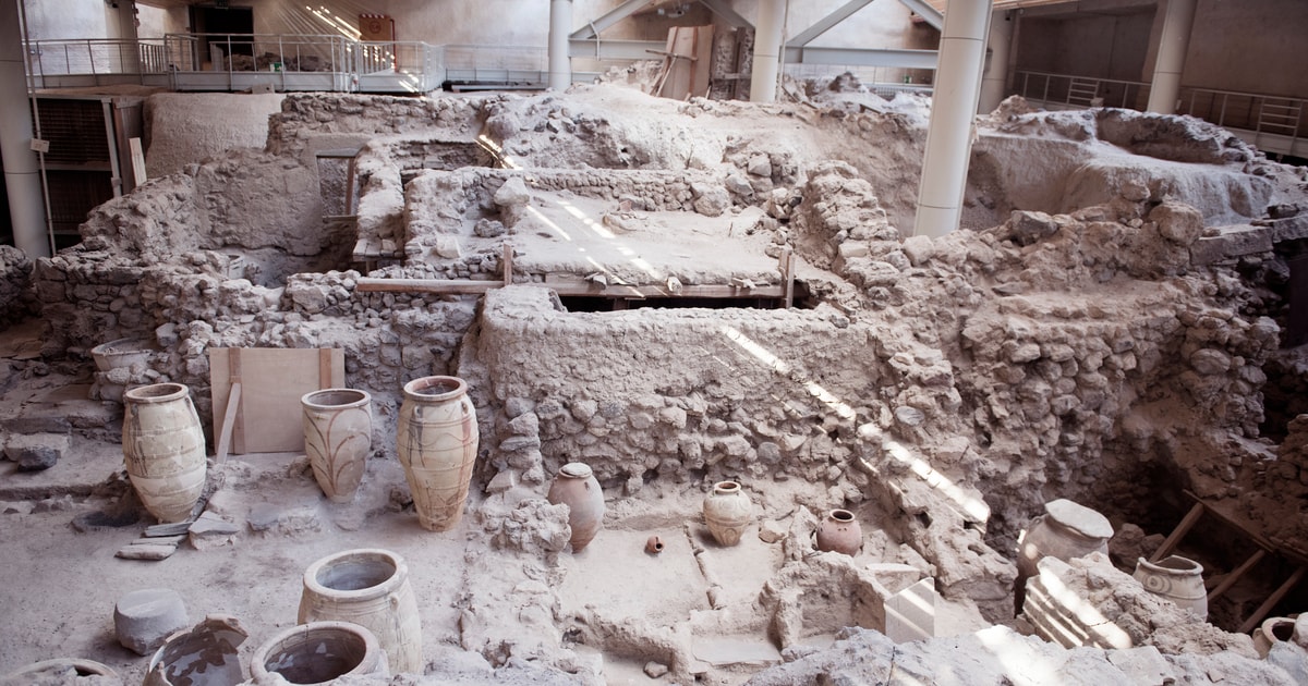 Santorini: tour degli scavi di Oia, Megalochori e Akrotiri | GetYourGuide