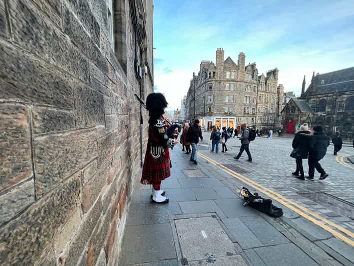 Edinburgh : The Royal Mile Old Town Guided Walking Tour | GetYourGuide