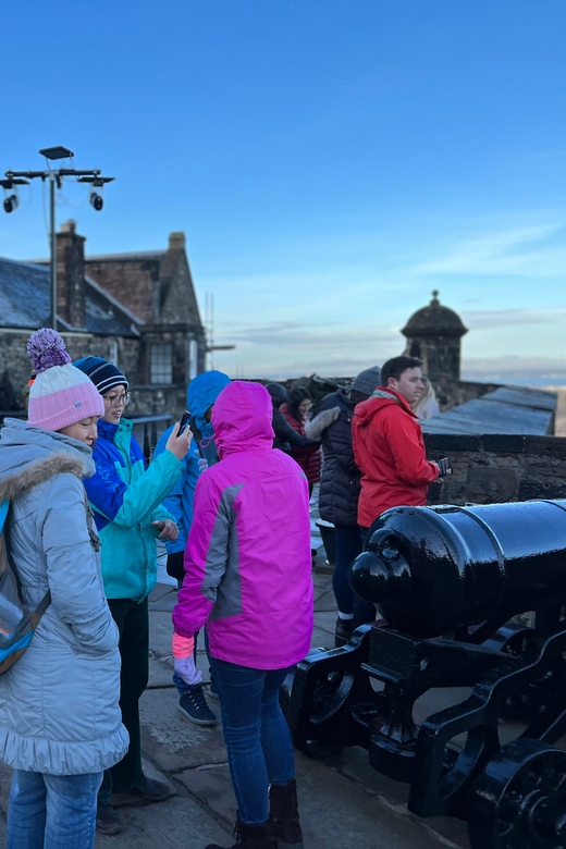 Edinburgh: Private Guided Tour of the Edinburgh Castle | GetYourGuide