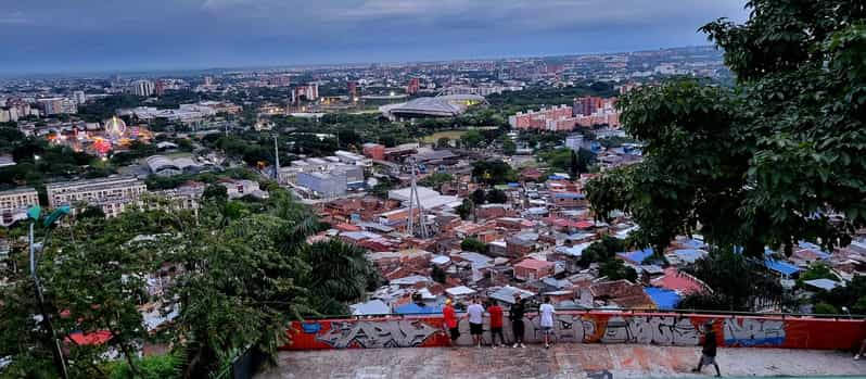Cali: Recorrido en coche por los 11 barrios de la Comuna 20 | GetYourGuide
