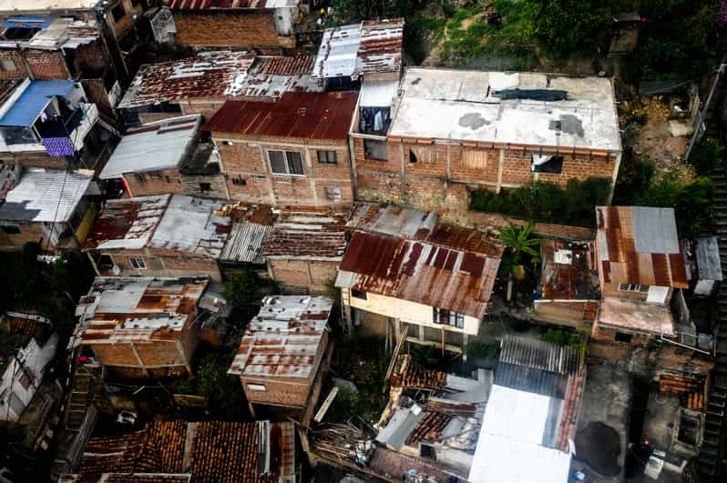 Cali: Recorrido en coche por los 11 barrios de la Comuna 20 | GetYourGuide