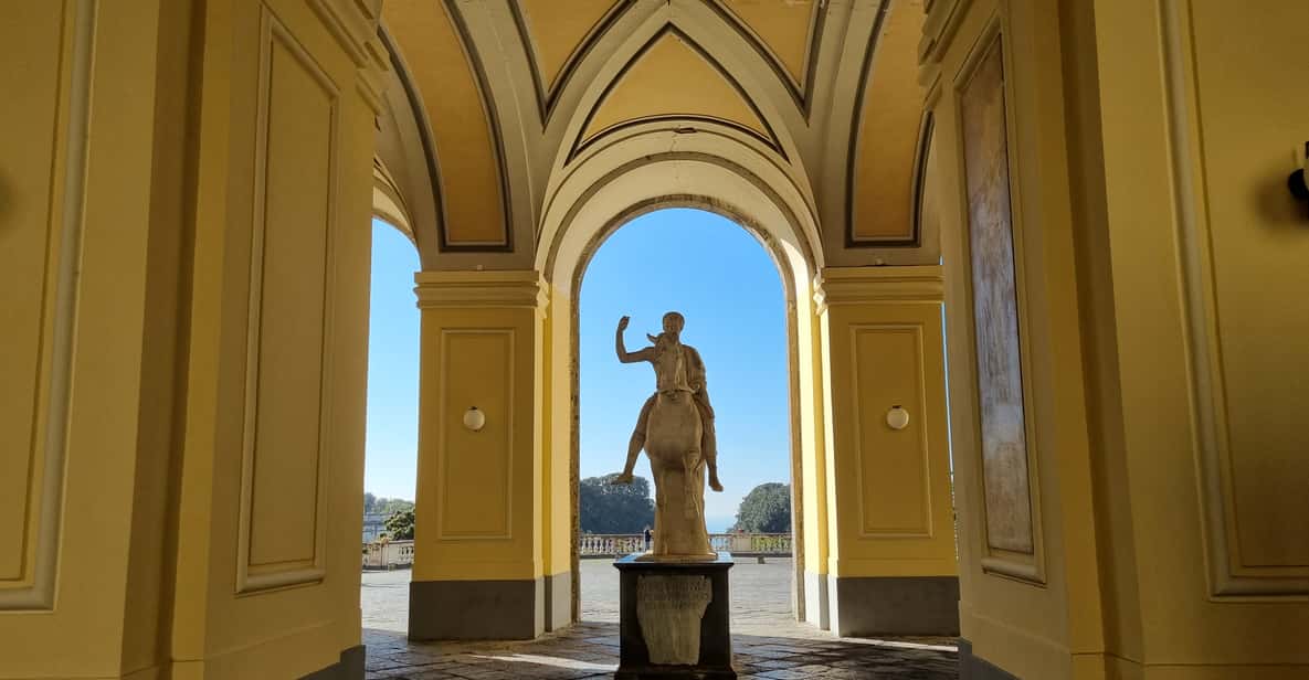 Portici : visite guidée à pied du palais royal de Portici | GetYourGuide
