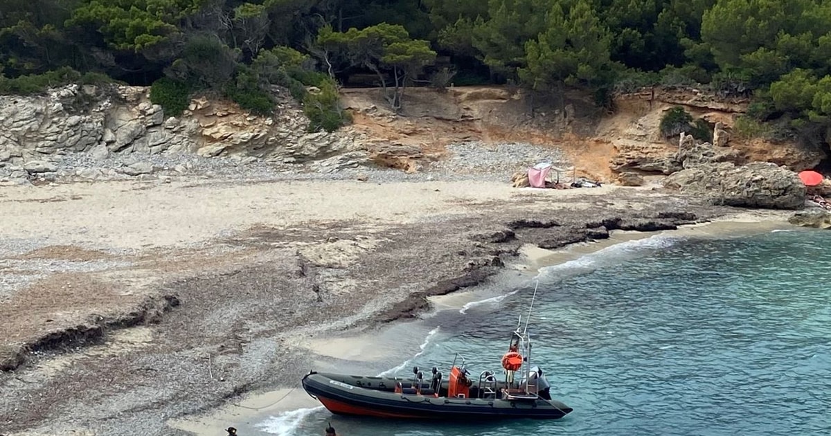 Desde Cala Ratjada: Excursión en barco Beach Hunter | GetYourGuide