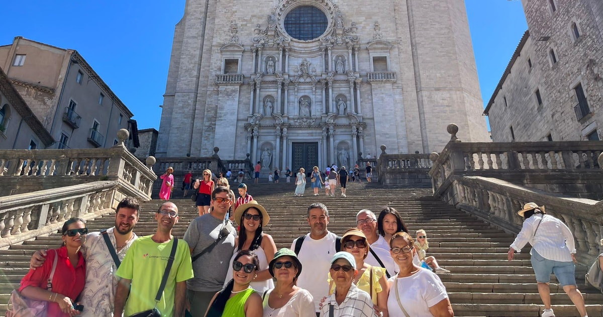 Girona: Guidad rundvandring med inträdesbiljetter till sevärdheter ...