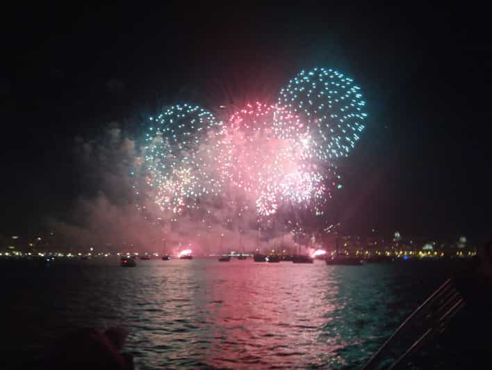 Lisbonne : Croisière de feux d'artifice de la Saint-Sylvestre sur le ...
