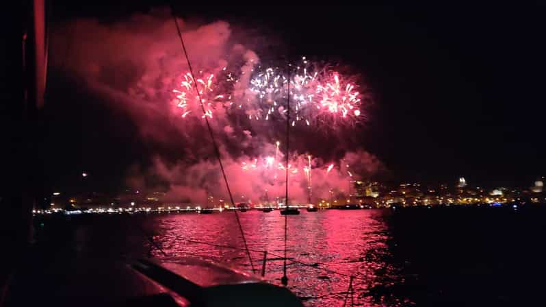 Lisbonne : Croisière de feux d'artifice de la Saint-Sylvestre sur le ...