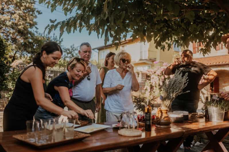 Marezige: Πετρέλαιο με γευσιγνωσία και ποτά | GetYourGuide