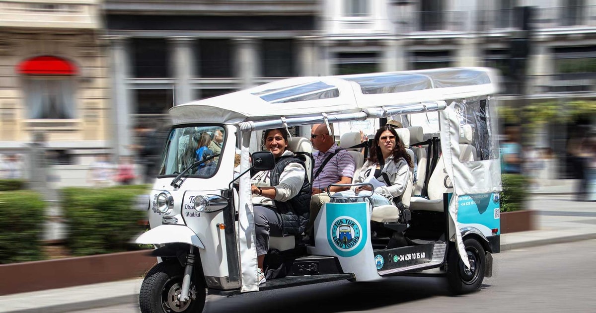 Madrid: Haz tu propio tour en tuk tuk de 60 minutos | GetYourGuide