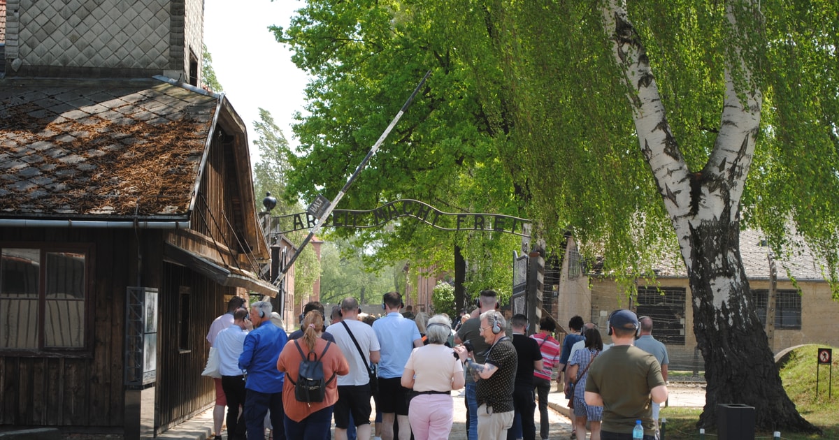 Krakow: Auschwitz-Birkenau Guided Tour with Pickup & Lunch | GetYourGuide