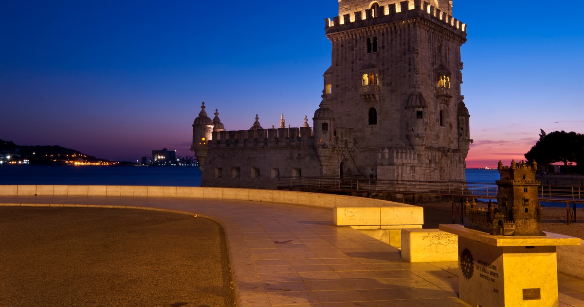 Lisbon: Private City Highlights Nighttime Tour with Transfer | GetYourGuide