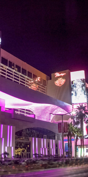 Las Vegas: High Roller Entry Ticket with In-Cabin Open Bar | GetYourGuide
