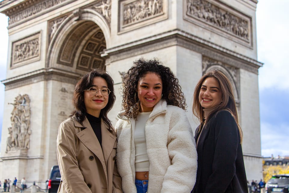 Paris: Professional Photoshoot at the Arc de Triomphe | GetYourGuide