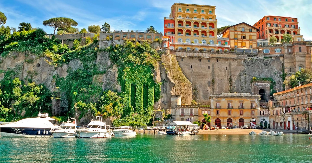Neapol: Prywatny transfer do/z Sorrento | GetYourGuide