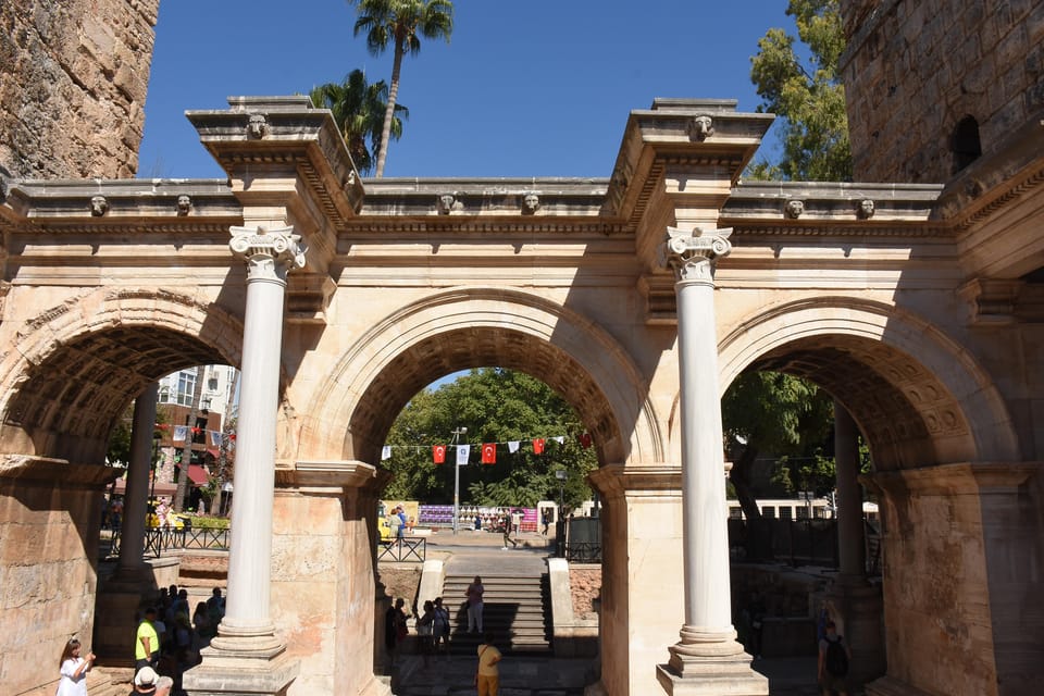 Staden Side: Stadsrundtur inklusive vattenfall och linbana | GetYourGuide